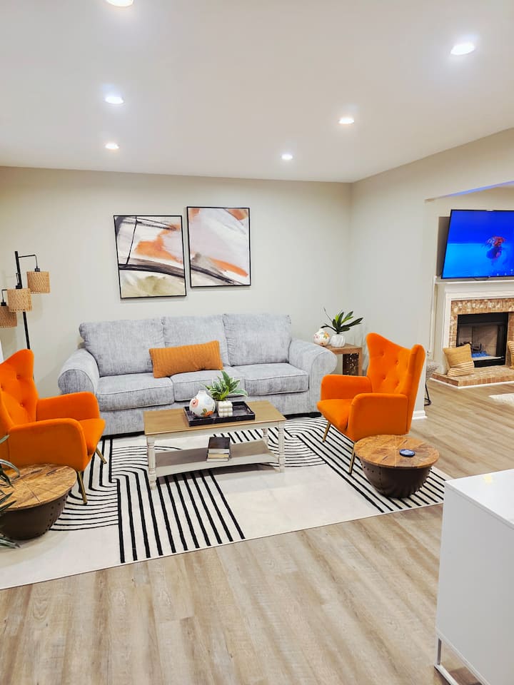 The Serenity: Gurnee, Six Flags, Naval Base - Gurnee, IL