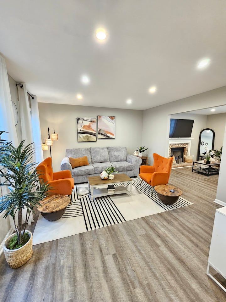 The Serenity: Elegant Home Near 6 Flags Naval Base - Gurnee, IL