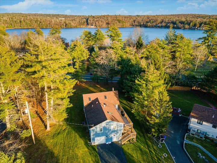 Luxurious & Newly Renovated Catskills Lakehouse - Monticello, NY