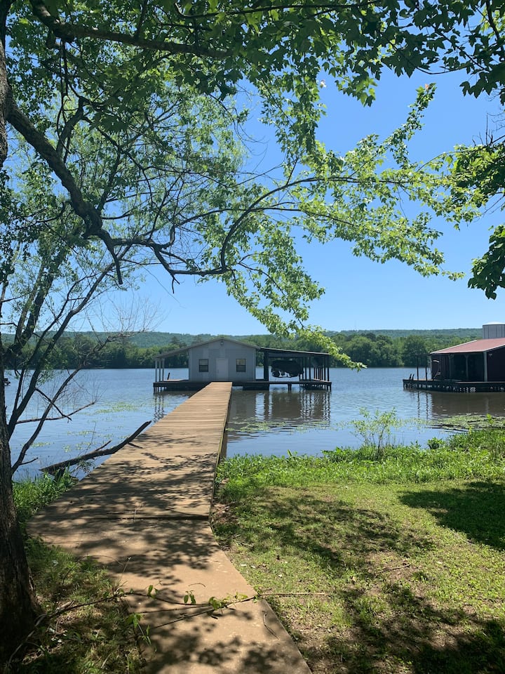 Basement Apartment With Pier And Covered Pavilion. - Hollywood, AL