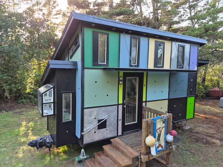 Tiny House Coastal Retreat - Florence, OR