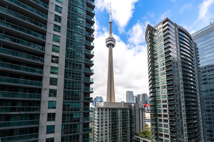 Cn Tower View Condo W/ Pacman & Parking - Toronto, ON