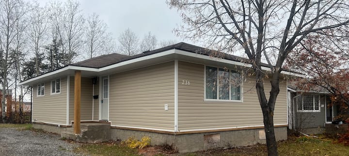 Close To Amenities. 2 Bedrooms And Office. Wi-fi - Manitoba