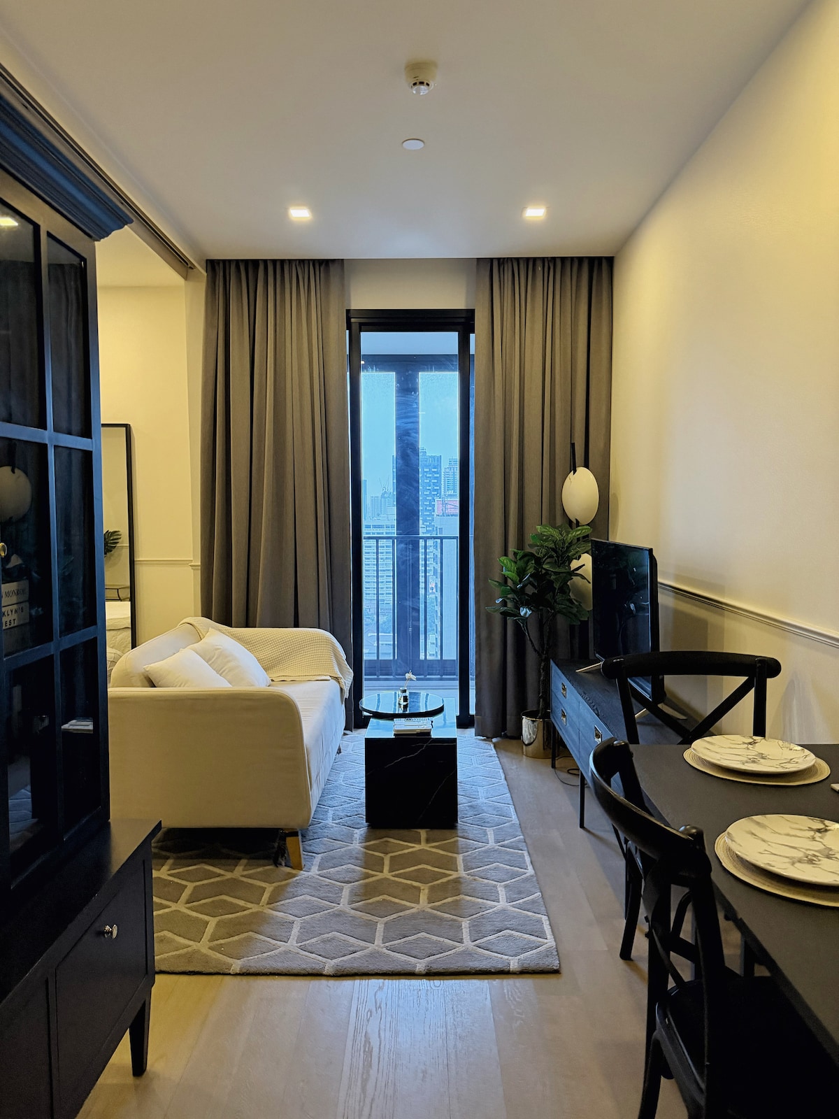 In heart of Bangkok; Asoke. Steps to MRT and BTS. - Airbnb