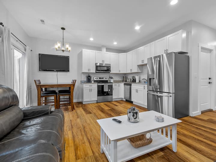 New Duplex; Sleeps 6! Pet Friendly! - Lake Bowen, SC