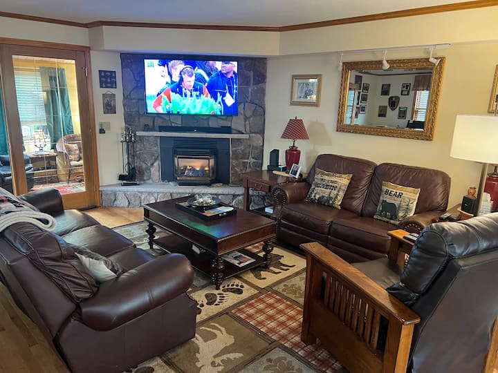 Lake Life & Ski Enthusiasts Getaway! - Laconia, NH