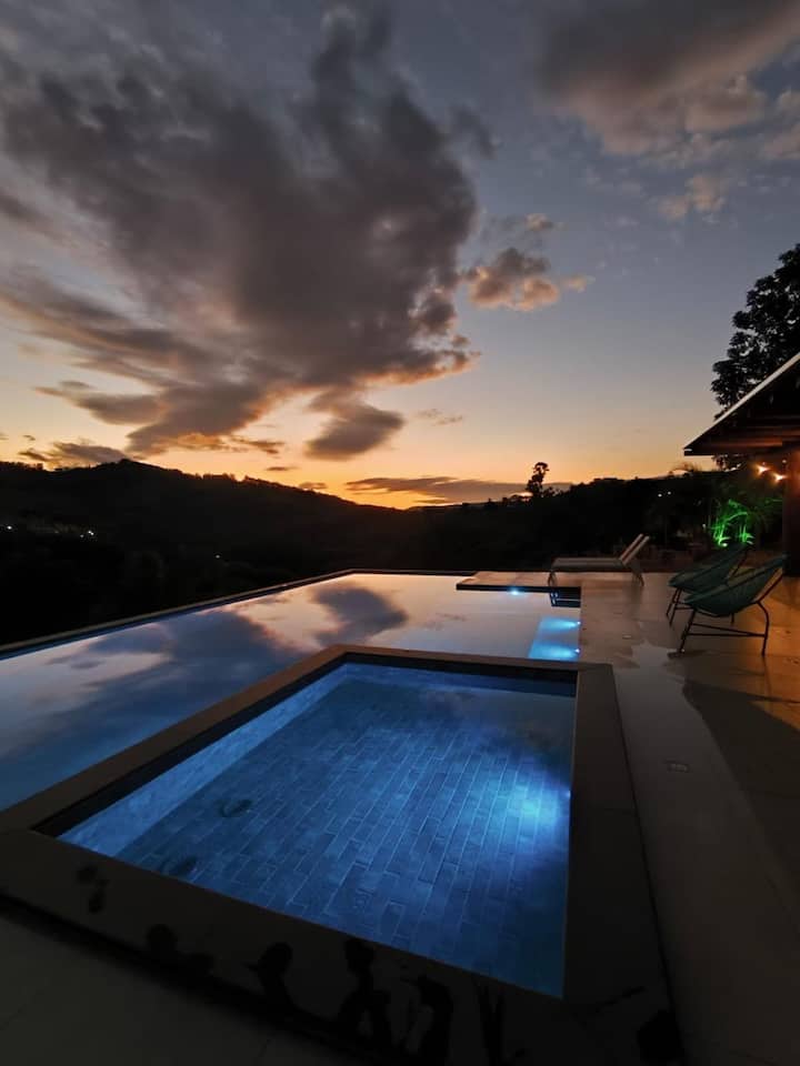 Casa De Campo Com Piscina Borda Infinita E Hidro - Socorro