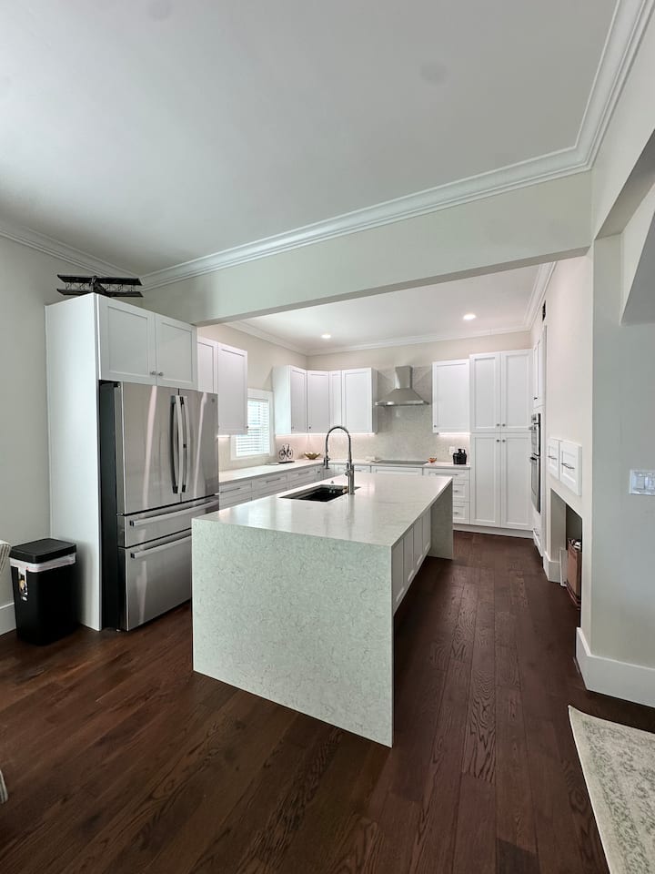 Downtown Tarpon Springs Historical Retreat - Tarpon Springs, FL