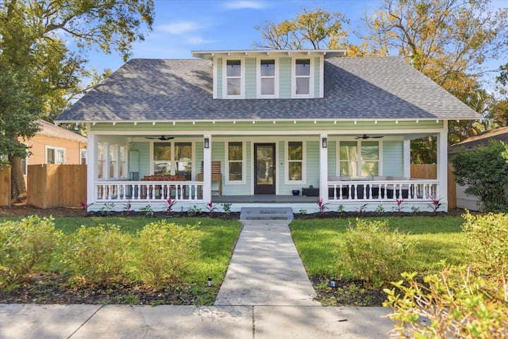 Downtown Tarpon Springs Historical Retreat - Tarpon Springs, FL