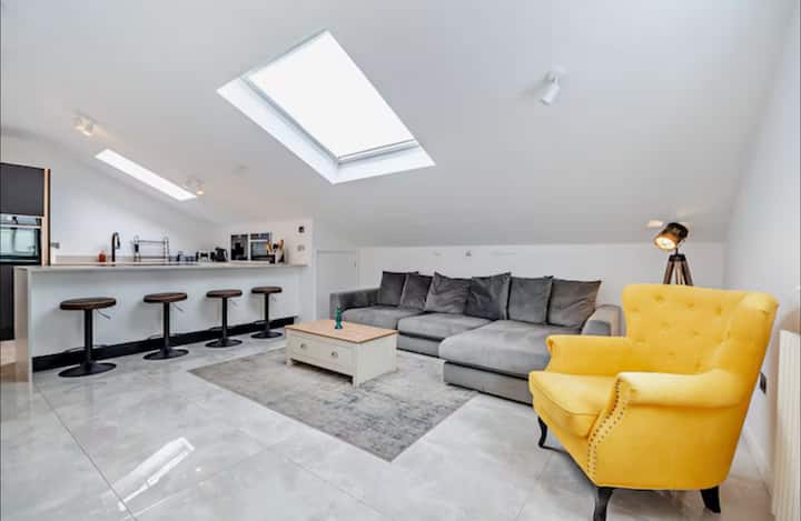 Beautiful Home In Central Cheltenham - Cheltenham