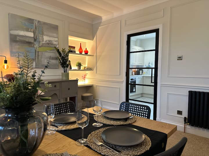 Well-decorated 4 Bedrooms House Separate Entrance - Loch Lomond