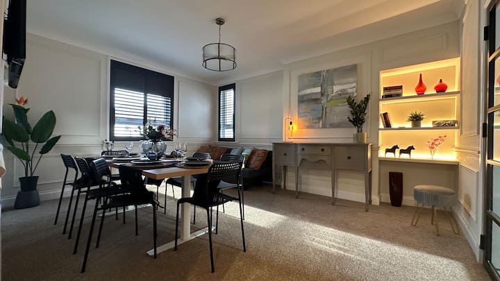 Well-decorated 4 Bedroom House Seperate Entrance - Loch Lomond