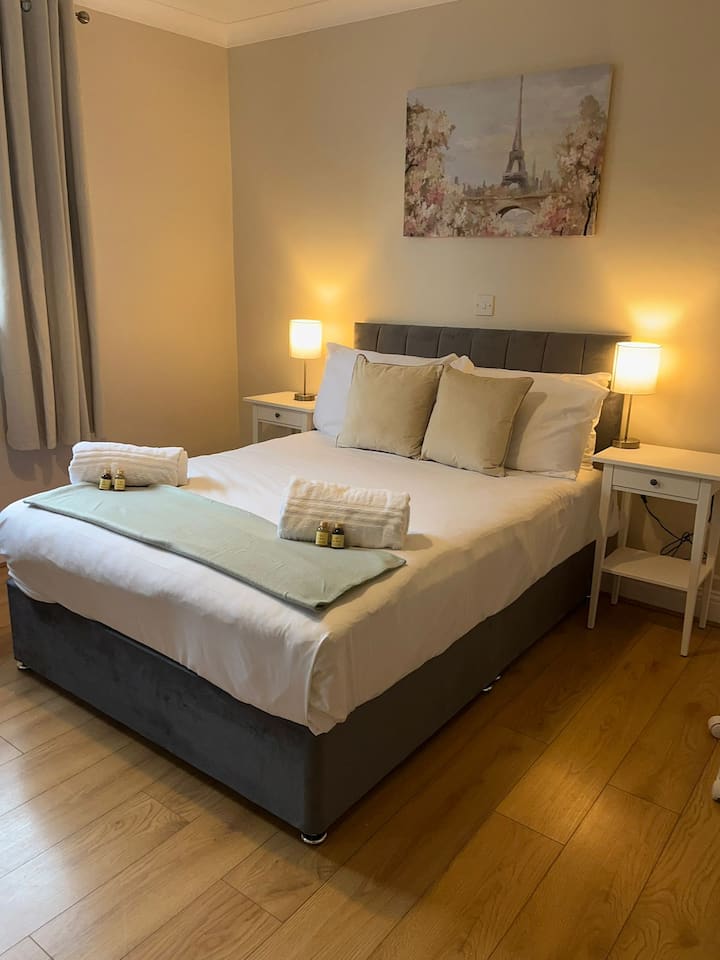 5 Bed House Drogheda - Sleeps 10+ - Balbriggan