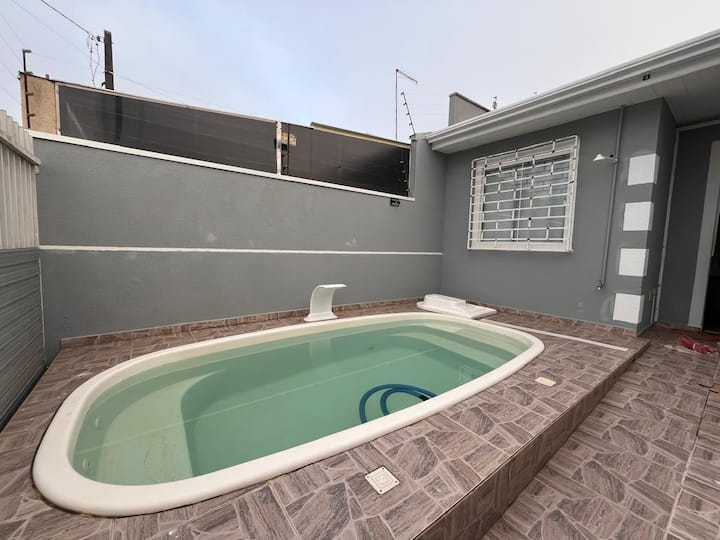 Casa Na Praia Com Piscina E Espaço Para Família - Matinhos