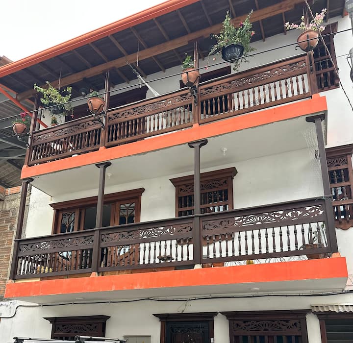 Apartamento Acogedor Y Amplio Con Balcón En Jardín - Jardín