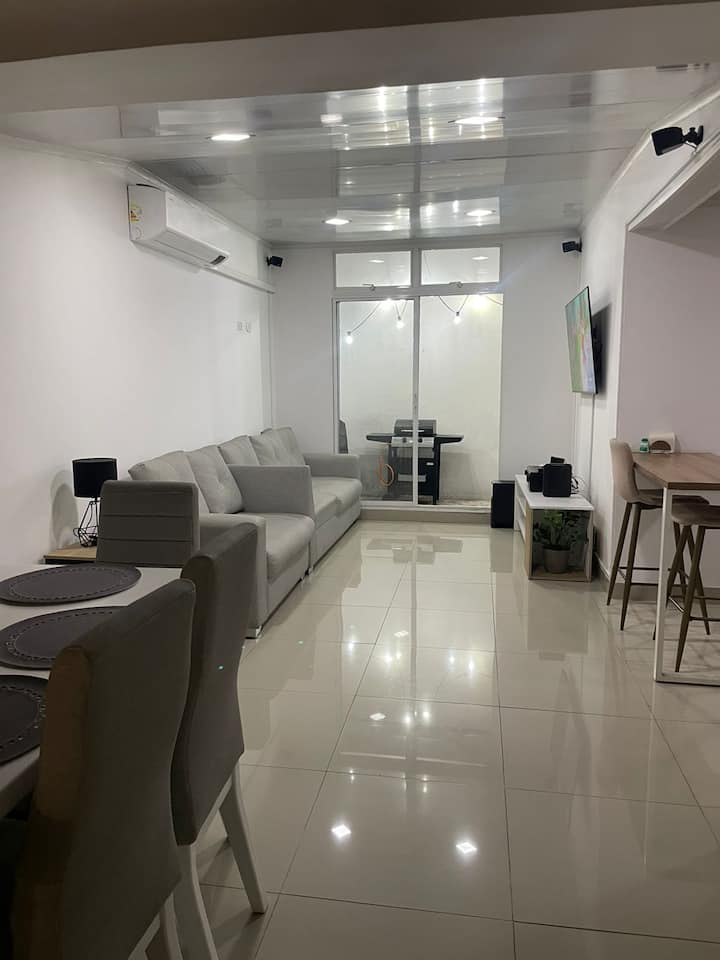 Entire Serviced Apartment In Guayabal, Colombia - コロンビー メデジン