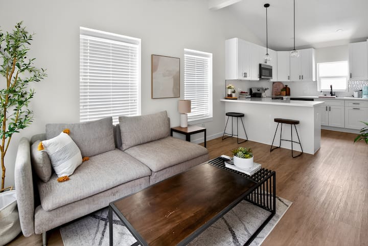 Tacoma Tiny House | Parking | Ac | Laundry - Emerald Queen Casino & Hotel