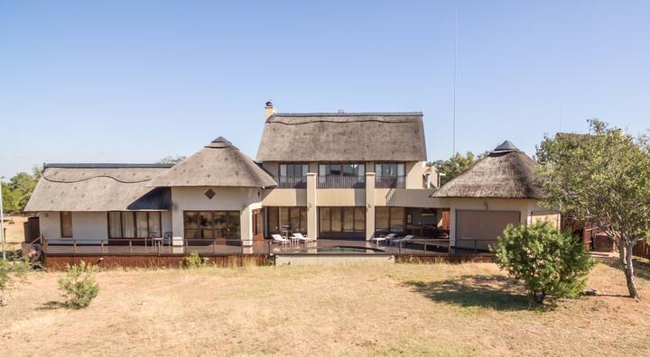 Zebula Executive Manor - Bela-Bela