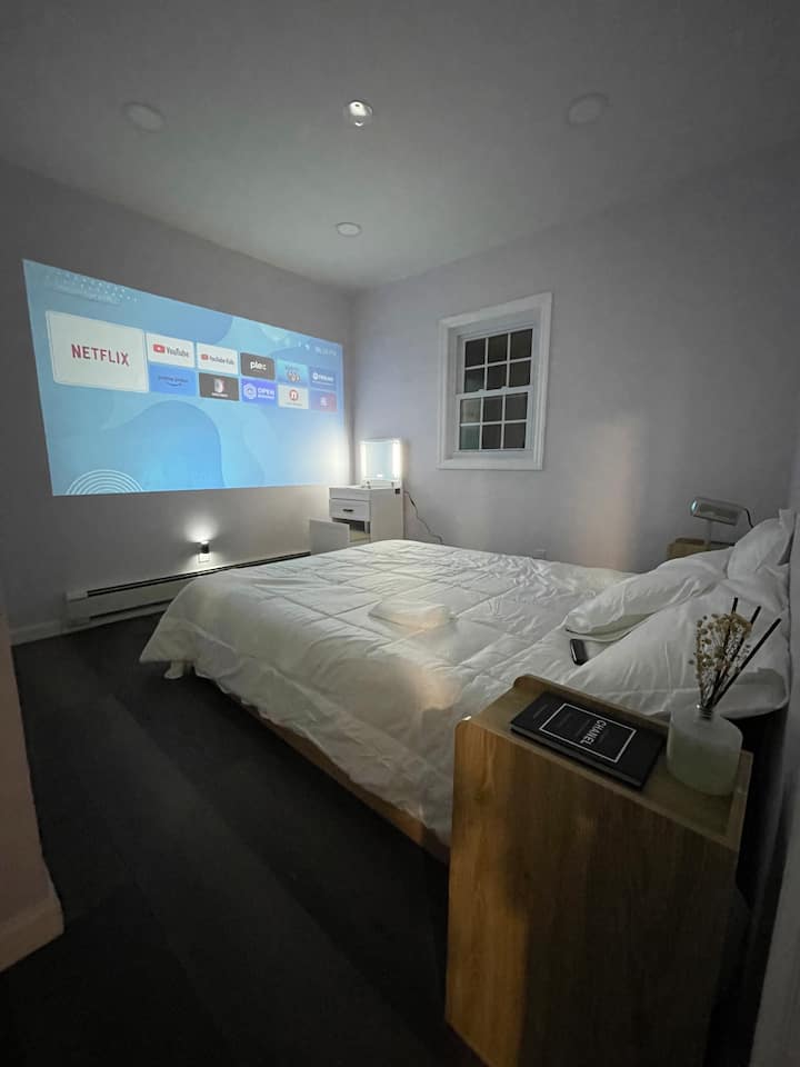 Lakeside Hideaway - Islandia, NY