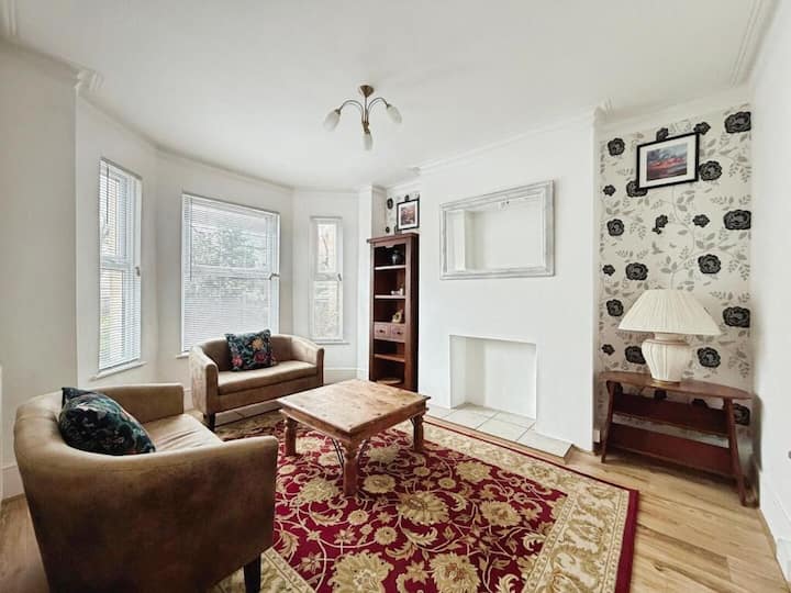 Hill View House - 
Spacious Holiday Home - Folkestone