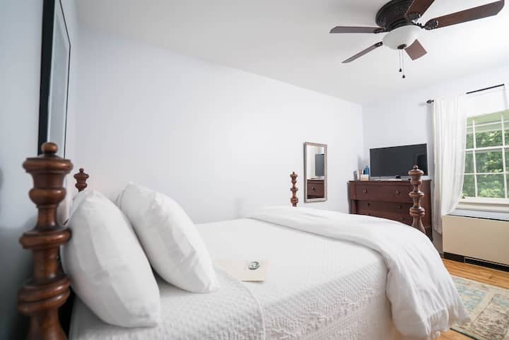 214 - Martens Room Queen - Lewisburg, WV