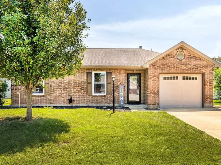 Stylish Mid-term (14 Day Min) House. - Evansville