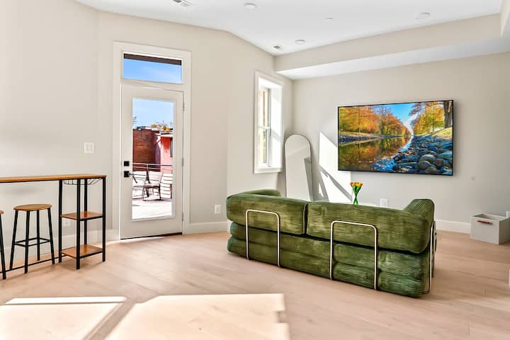 Gallery Flat Dupont Circle - Private Patio - Washington DC