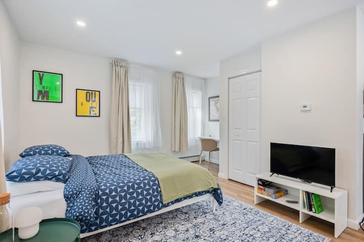 New! Modern Hideaway In College Hill/wayland - Providence, RI
