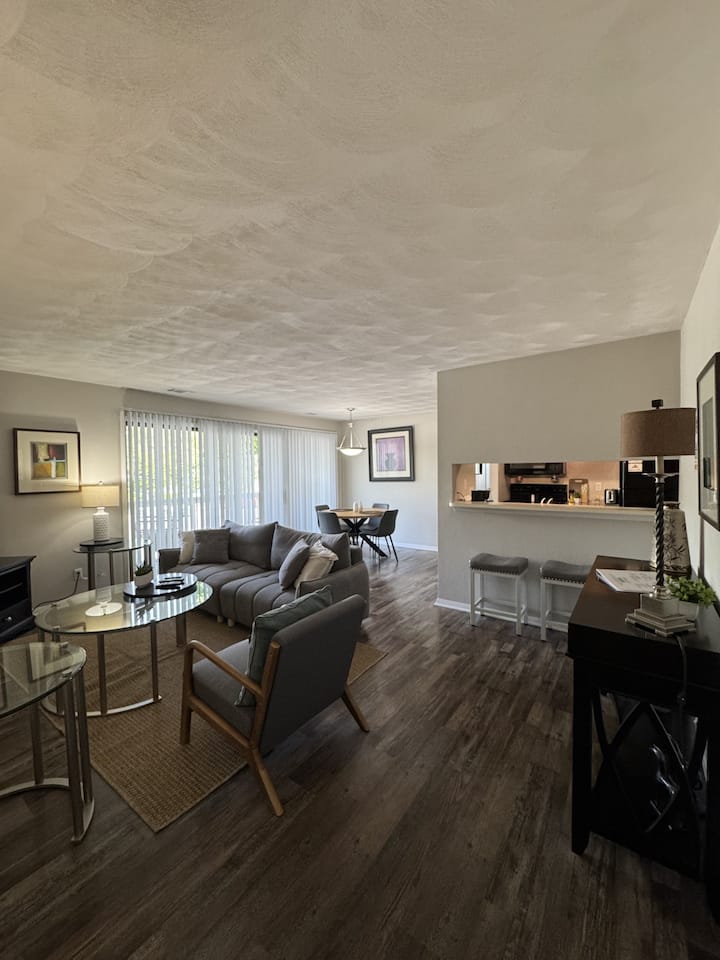 Two Bedroom Apt Centrally Located In Kingsport! - Fort Patrick Henry Lake, TN