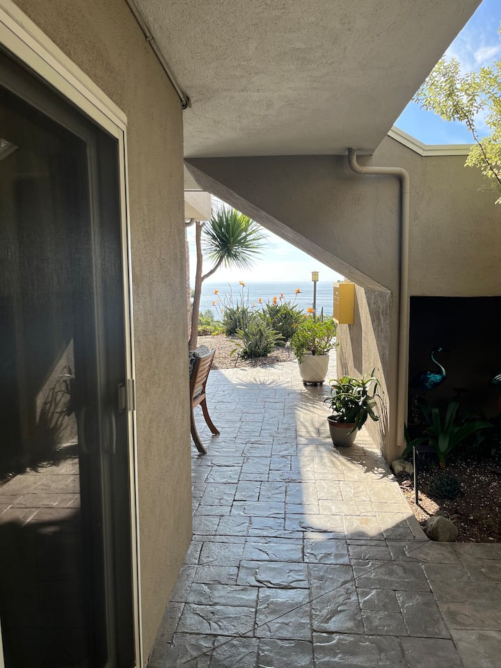 Coastal Retreat • Warm And Artful Interiors - Laguna Beach, CA