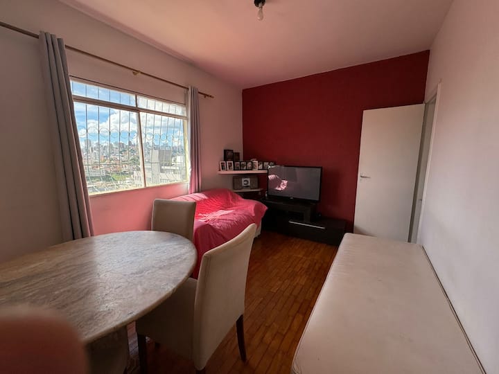 Apto Bem Localizado E Amplo - Belo Horizonte