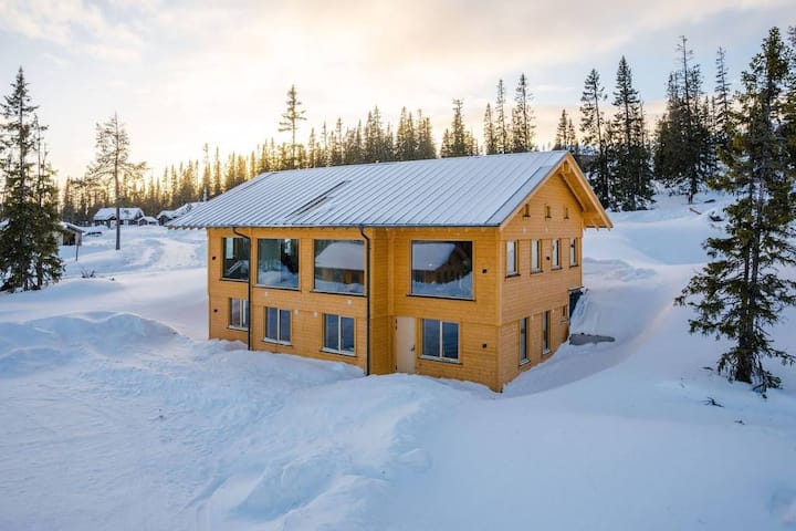 Storhogna/vemdalen - 100 M Från Pist - Suède