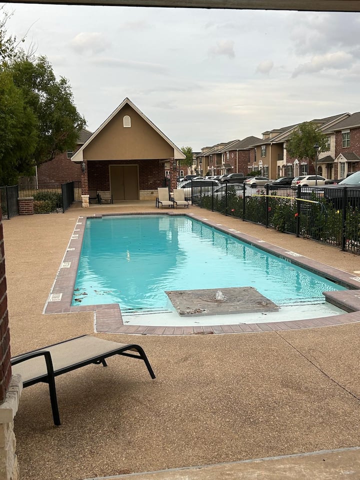 Touchdown Townhome-close To Pool-2 Miles To A&m - Bryan, TX