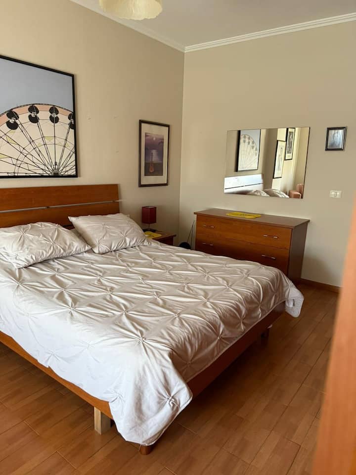 Central Tirana Apartment With Stunning Views! - Tirana