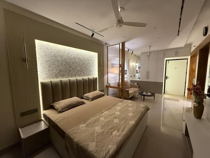 It Is Located In Heart Of Noida. - Noida