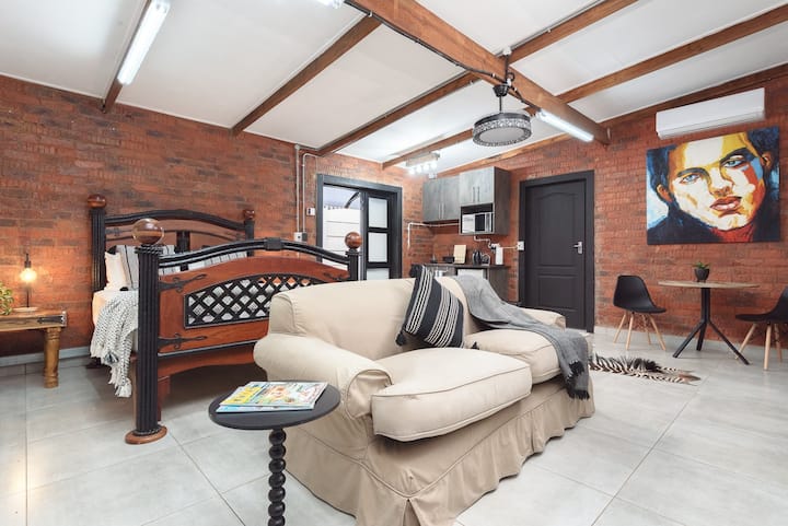 Cozy Zebra - Alberton