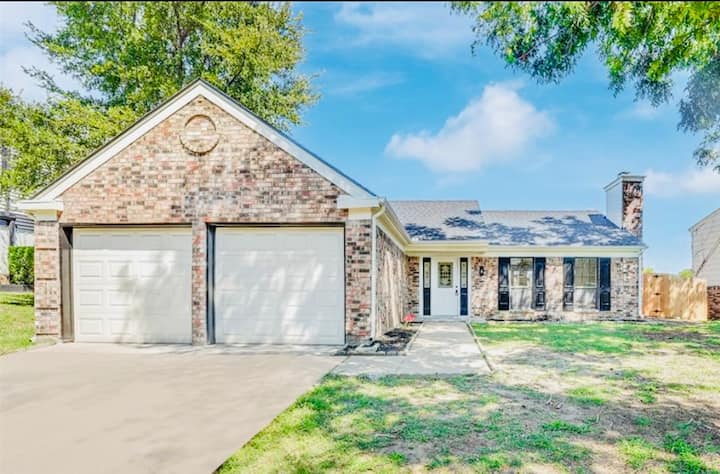 The Grand Getaway – Lake & Trail Retreat - Grand Prairie, TX