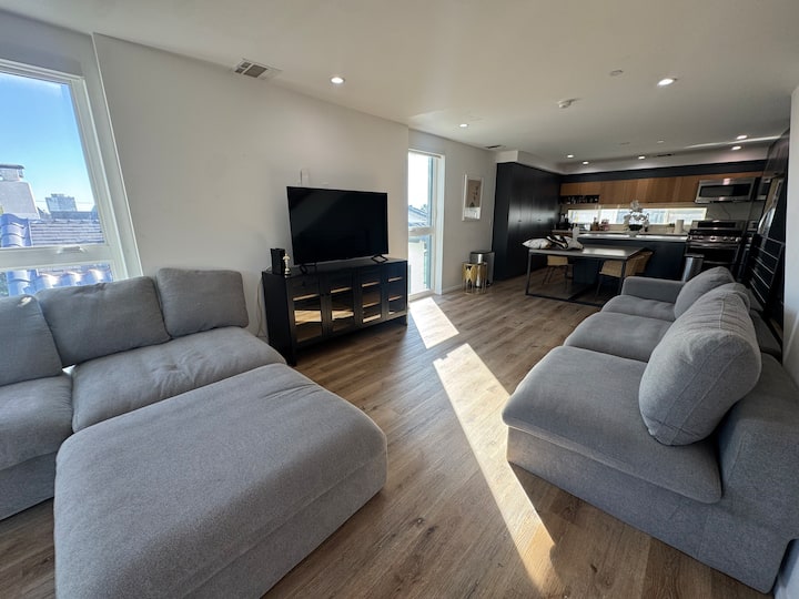 Perfect Spot For Groups/location, Parking & 5 Beds - West Hollywood, CA