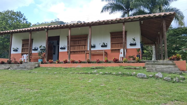 Hermosa Casa En El Campo - Barbosa