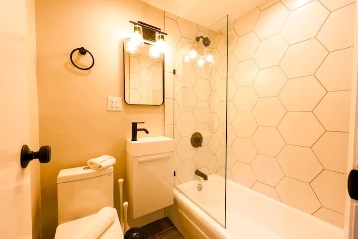 Studio Nestled In Back Bay! - Boston, MA