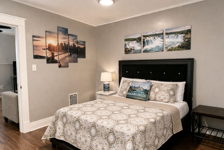 Level Up | 3br Duplex With Gaming Room - Niagara Falls, NY