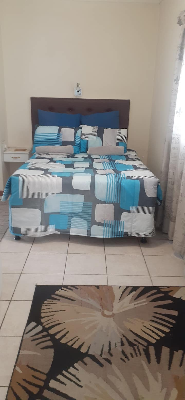 Loveley Spacious Holiday Flat! - Ladysmith, South Africa