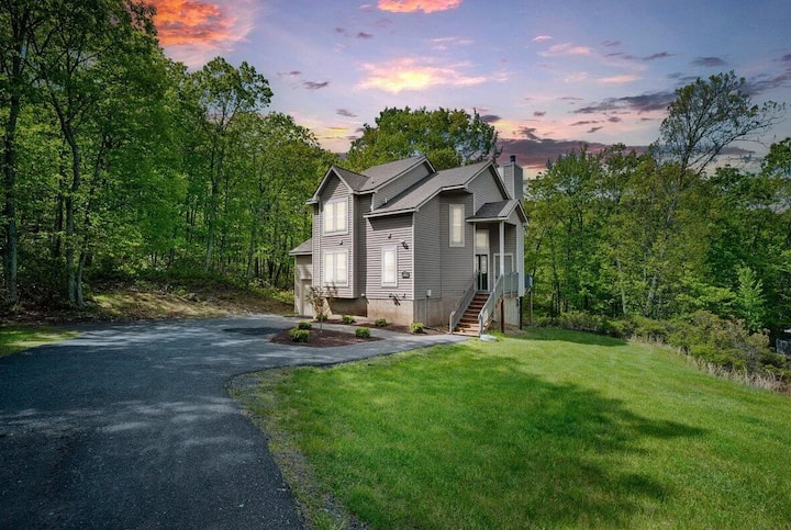 3 Min To Camelback Waterpark | Pool | Poconos - Tannersville, PA