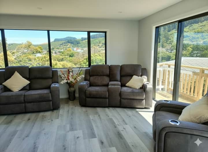Modern Family Home In Tawa - Wellington - Wellington