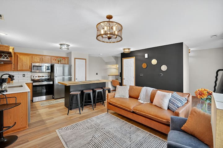 2bd-fun Retreat/board Games & Work Area - Ankeny, IA