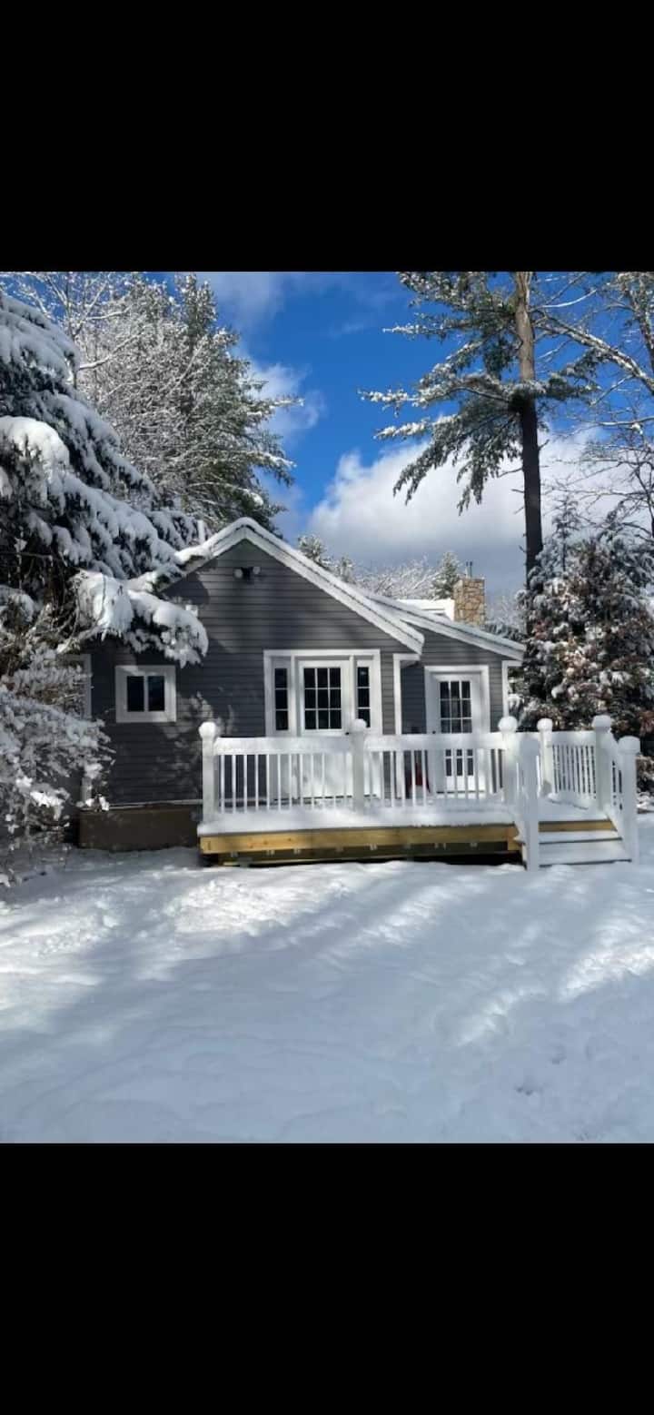Charming Small 2 Bedroom House - Litchfield, NH