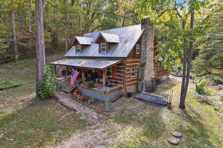 Rustic Log Home Nestled In Woods - Camdenton, MO