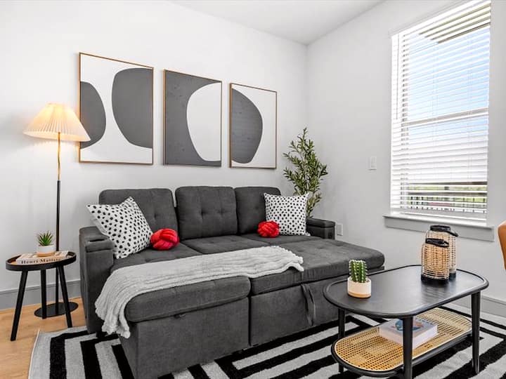 Primrose 1br | Sunlit Pool Haven & Native Touch - Austin