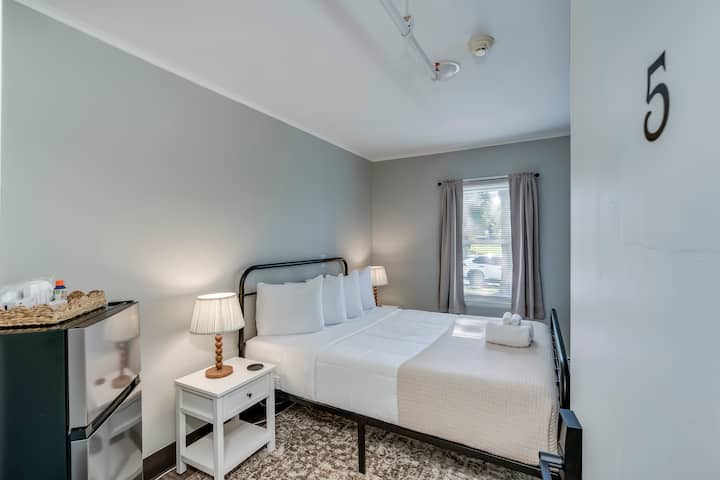 The Pine Street Inn - Room 5 - Watertown, NY