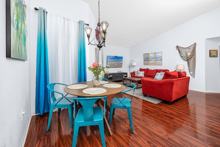 Luxury Condo | Heated Pool | 10 Min To Beach - Clearwater, FL